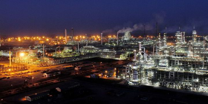 Decarbonising the world's largest oil refinery could see Reliance ...
