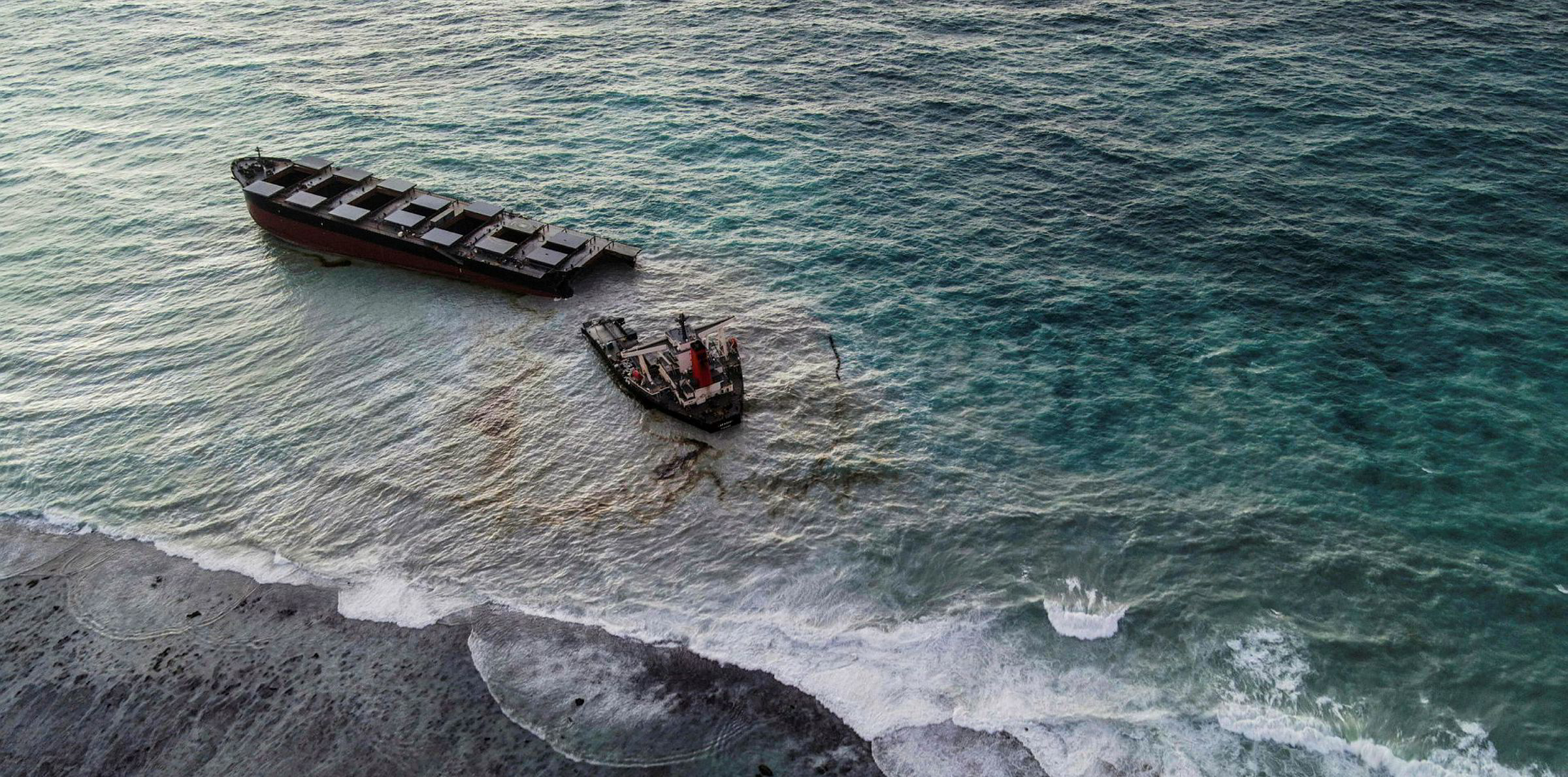 Stricken bulker Wakashio breaks in two off Mauritius | TradeWinds