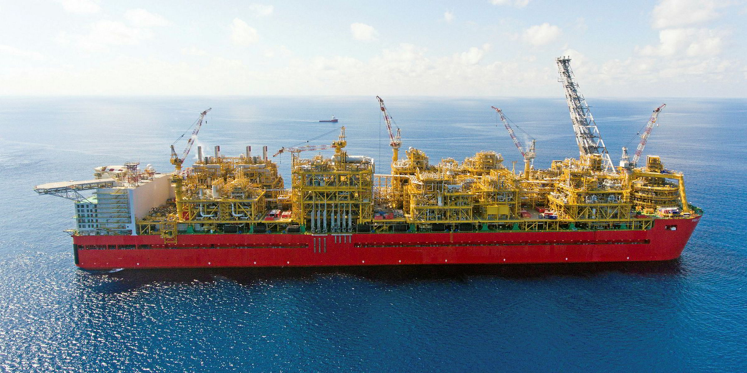 Shell 'trials' Prelude FLNG with ship as exports near | TradeWinds