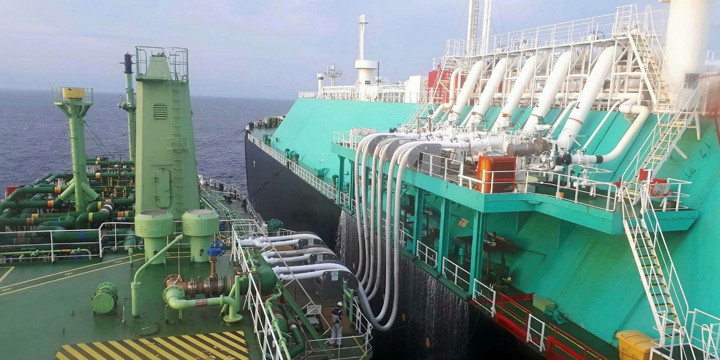 Tiny fraction of world LNG fleet has emergency STS provision | TradeWinds