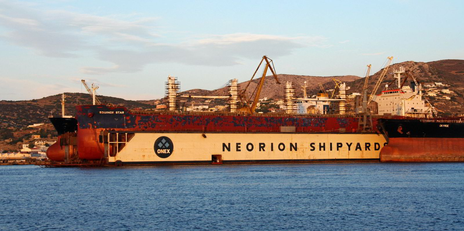 Filipino seafarer falls to his death on Equinox bulker in Greece ...