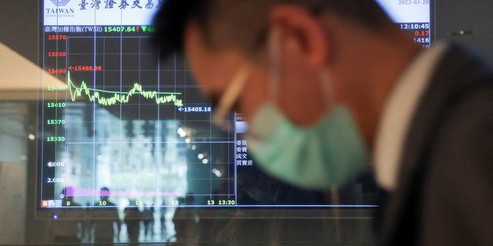 Container line shares surge as container freight index rises to highest ...