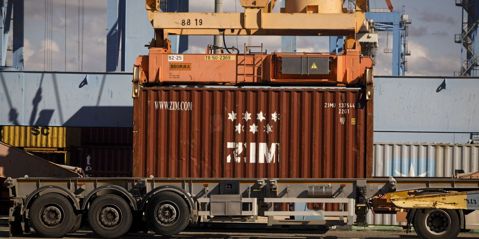 Bomb hits Greek office of Israeli shipping company Zim | TradeWinds