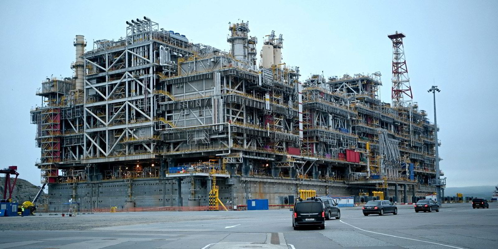 Russia’s second supersize FSU arrives on site as Arctic LNG 2 unit moves off | TradeWinds