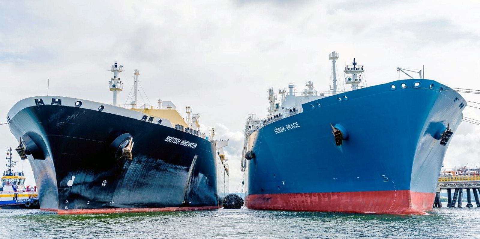 Hoegh LNG nets charter extension for Colombian-based FSRU | TradeWinds