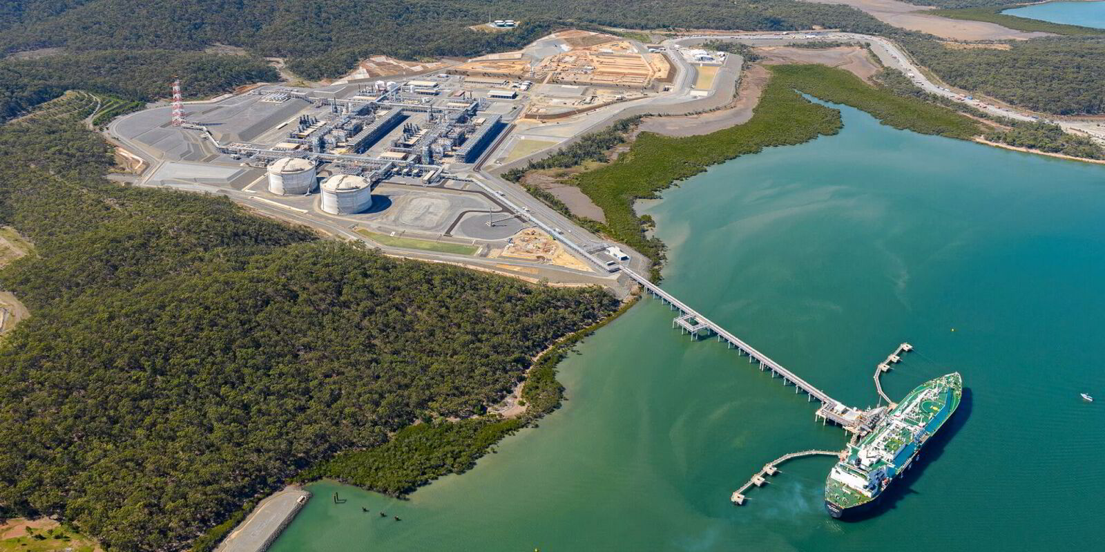 Glencore set to buy 19 LNG cargoes per year from Santos in Australia | TradeWinds
