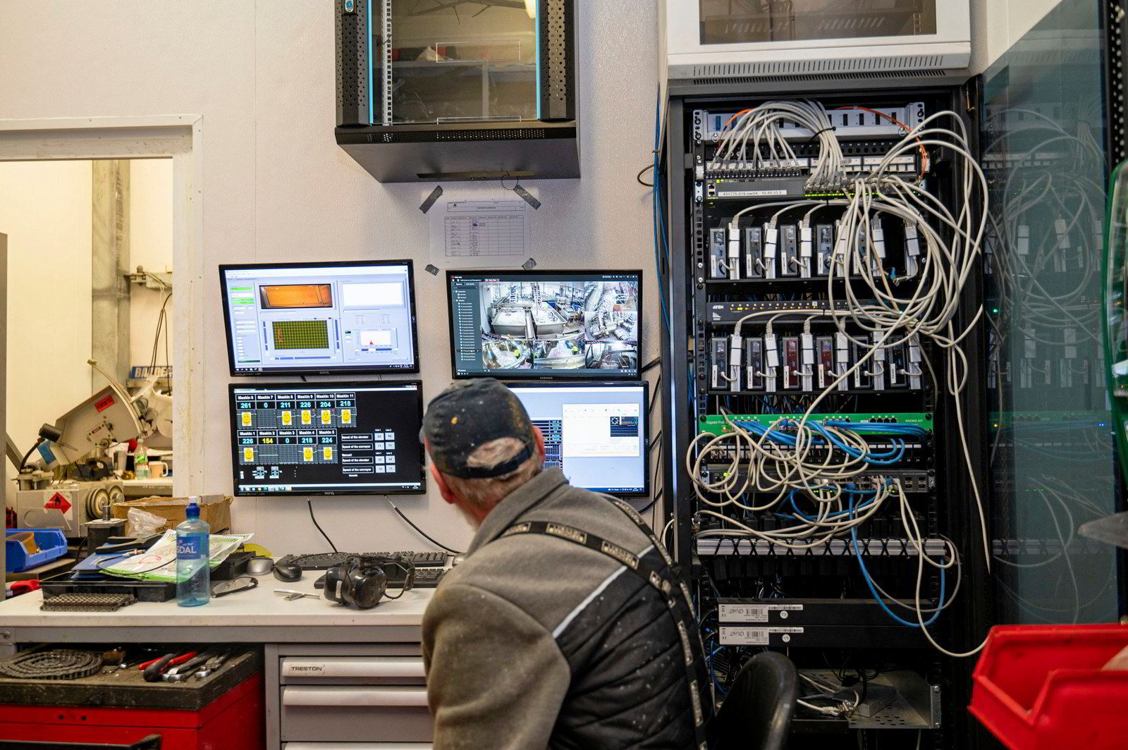 Fabrikken på Træna har en kapasitet på 800 tonn fisk per døgn - bli med inn på et av Pelagias ...