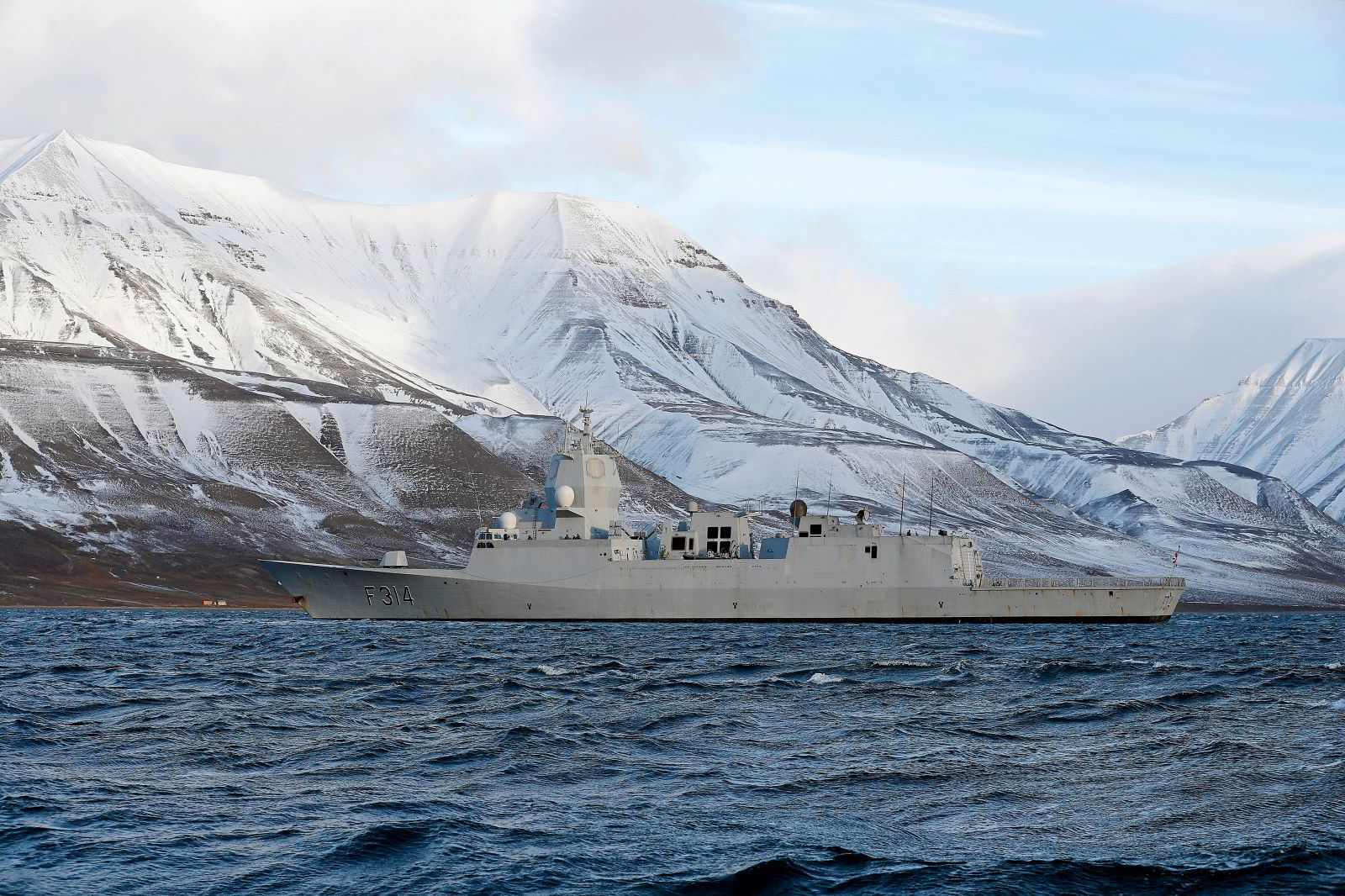 Russland mener Norge bygger opp militær tilstedeværelse ved Svalbard ...