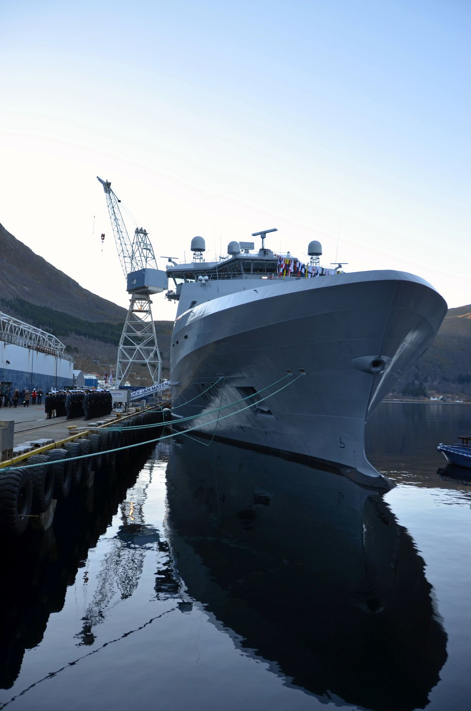KV «Jan Mayen» med kraftig løft av beredskapen på kysten. Se bildeserie ...