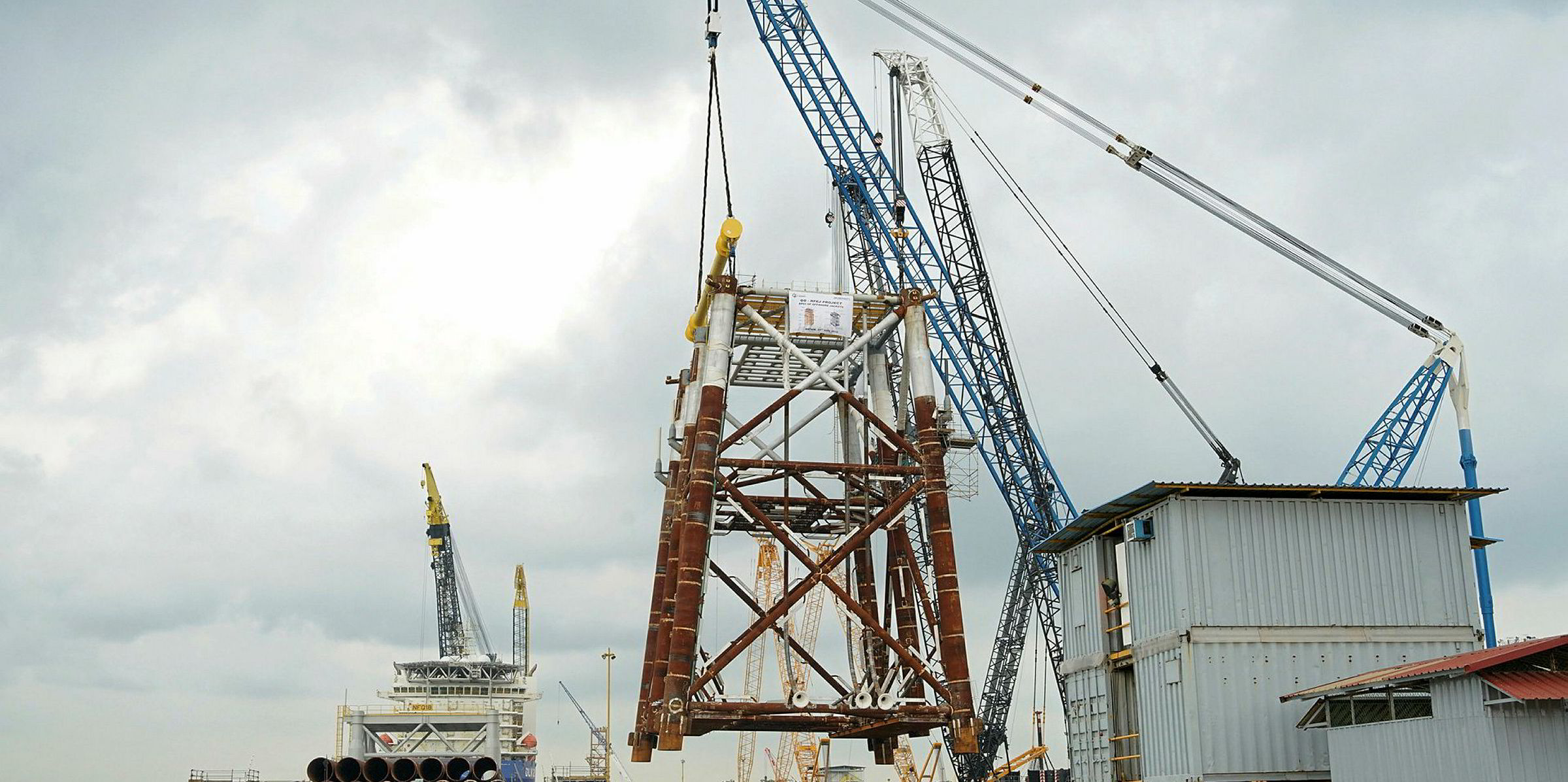 Qatar loads first two jackets for giant NFE project | Upstream Online
