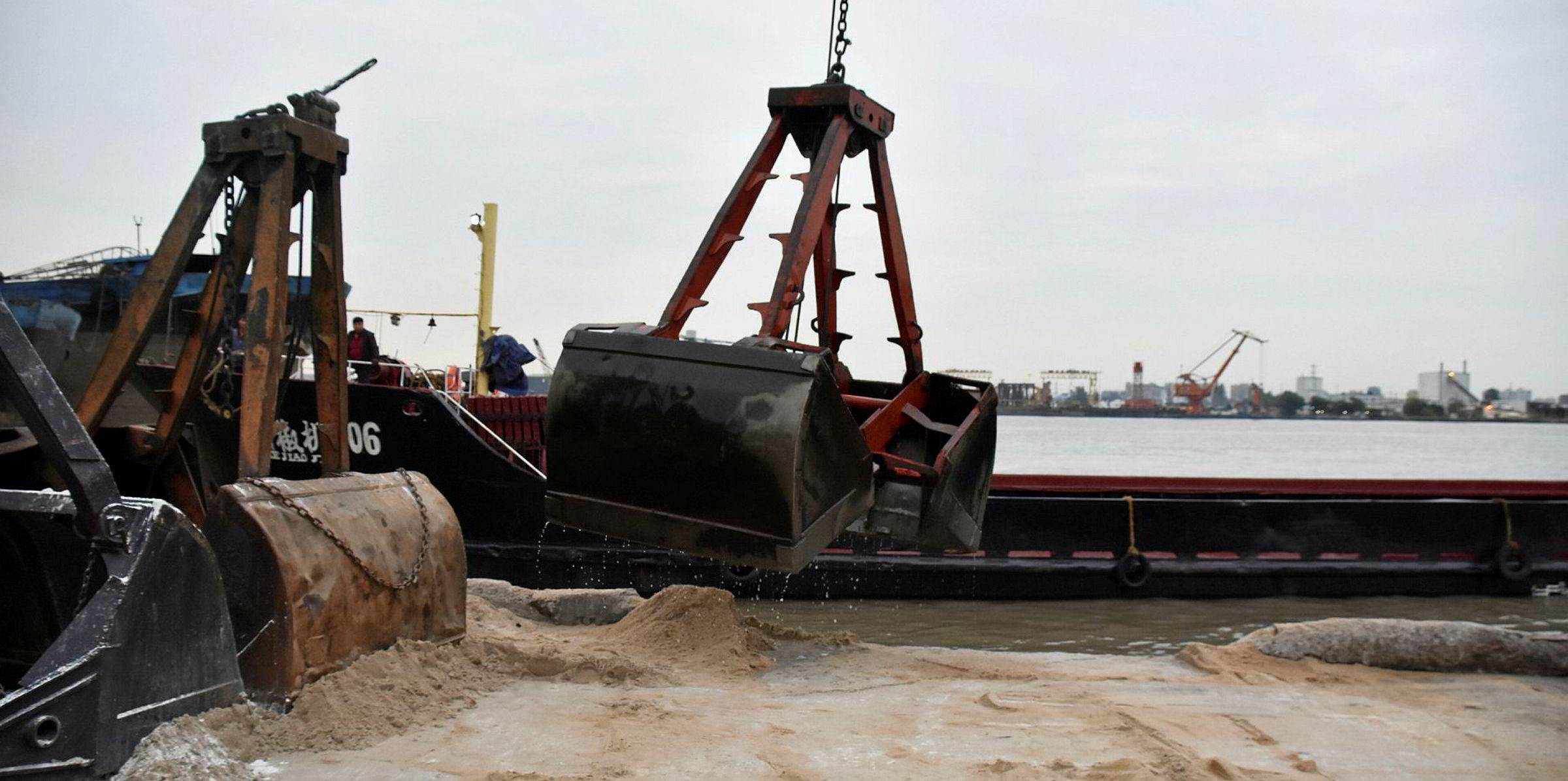 Idled Hezhong bulkers hit snag in controversial China sand trade ...