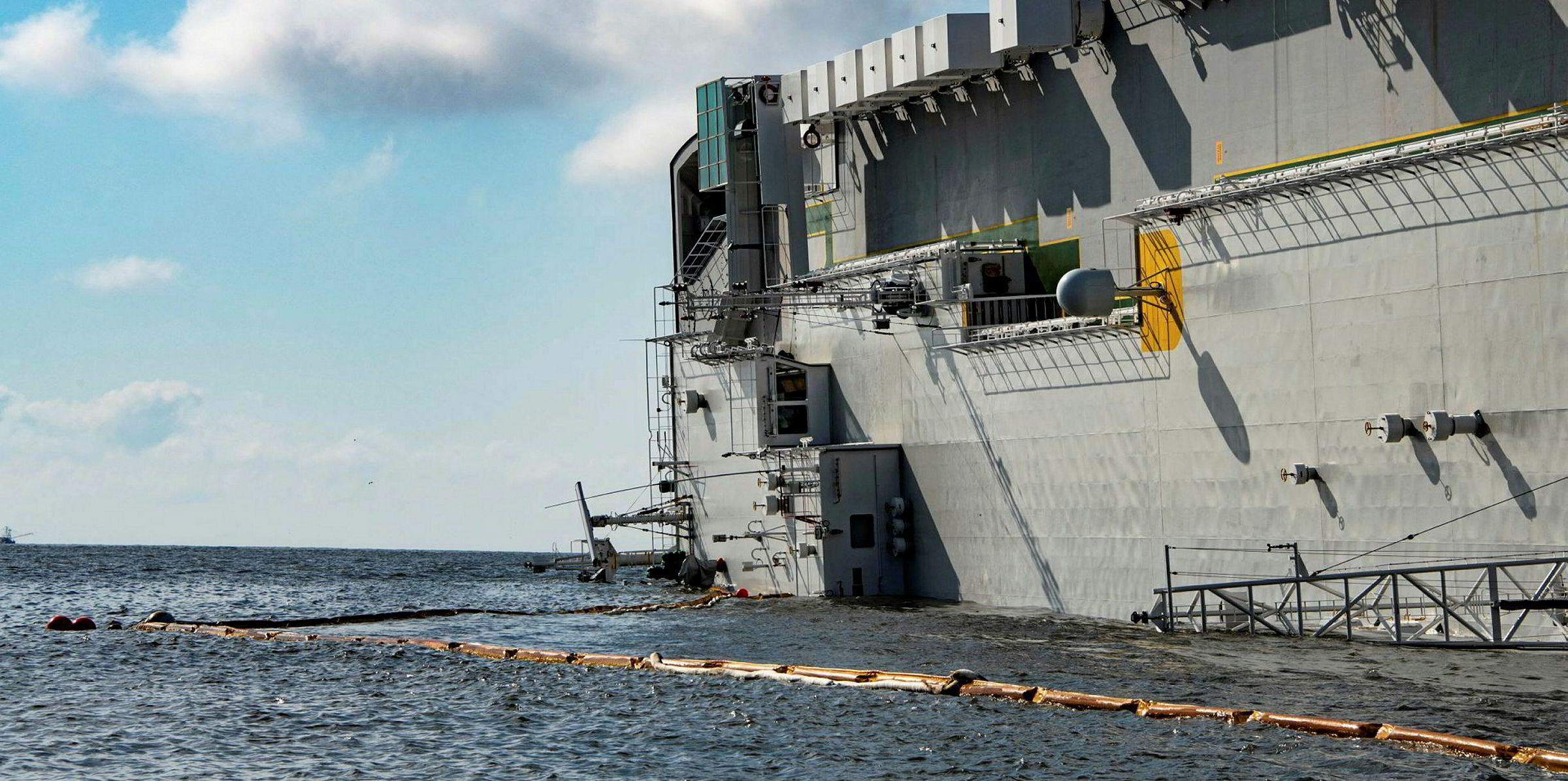 Fuel from capsized Golden Ray approaches shore | TradeWinds