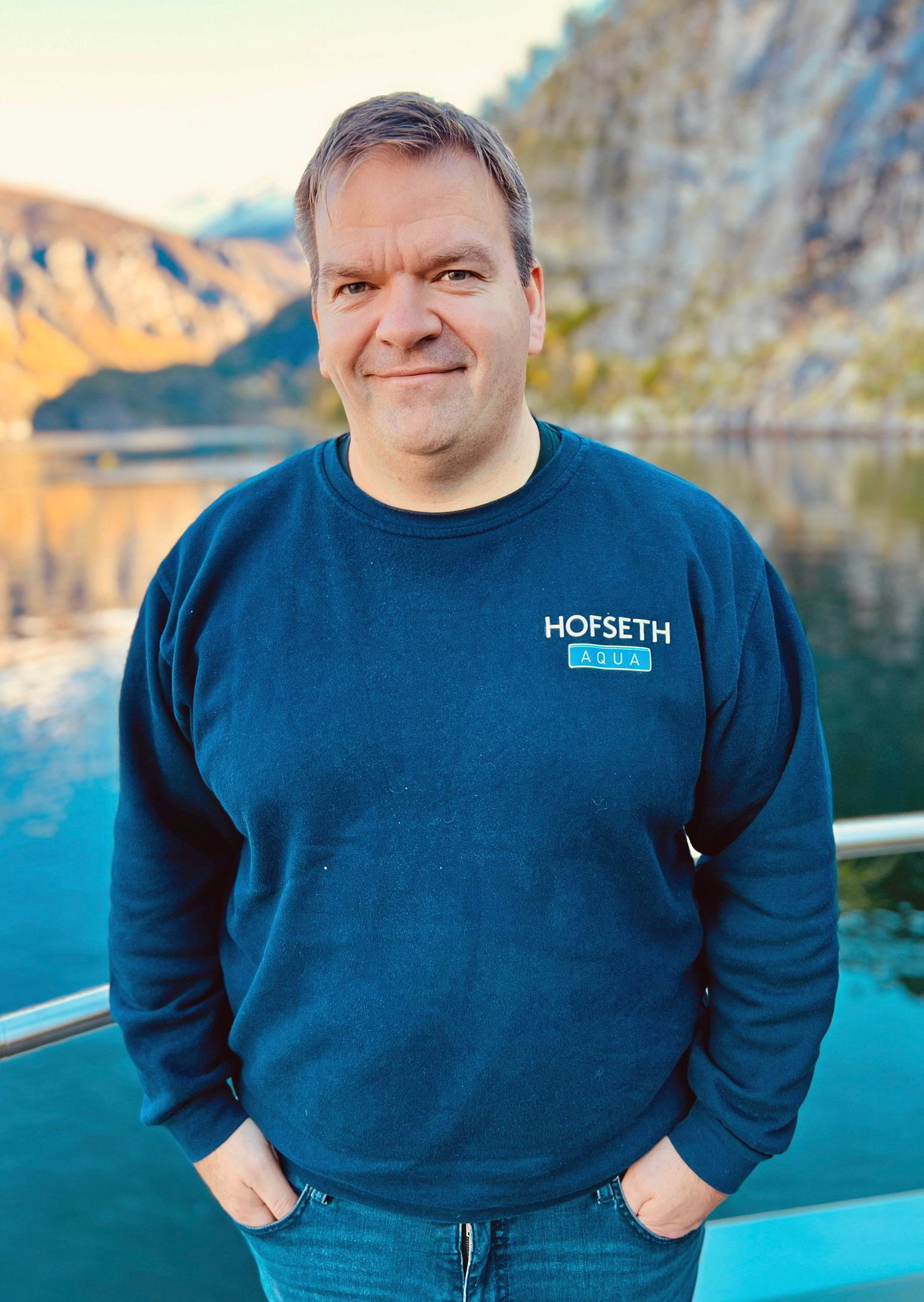 Anna Sofie Moe (16) døypte den nye båten til Hofseth: – Spennande og ...