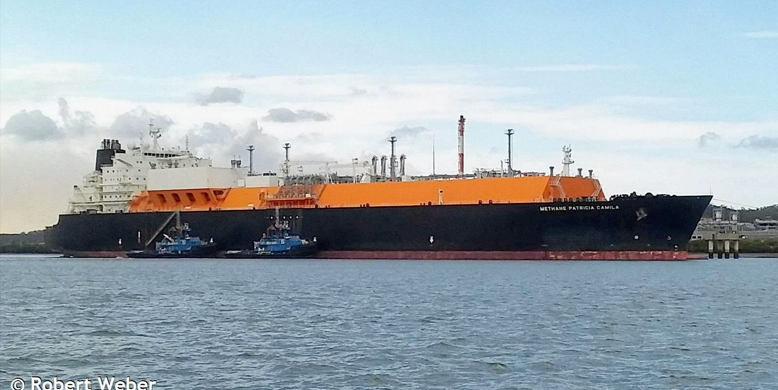 Shell poised to boost LNG newbuilding tally as it sheds older ships ...
