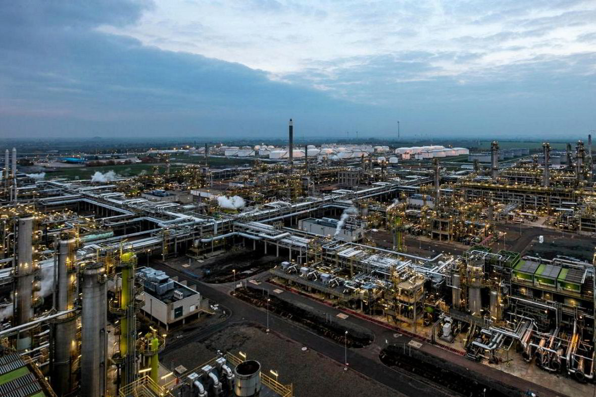 TotalEnergies to switch from grey to green hydrogen at German refinery ...
