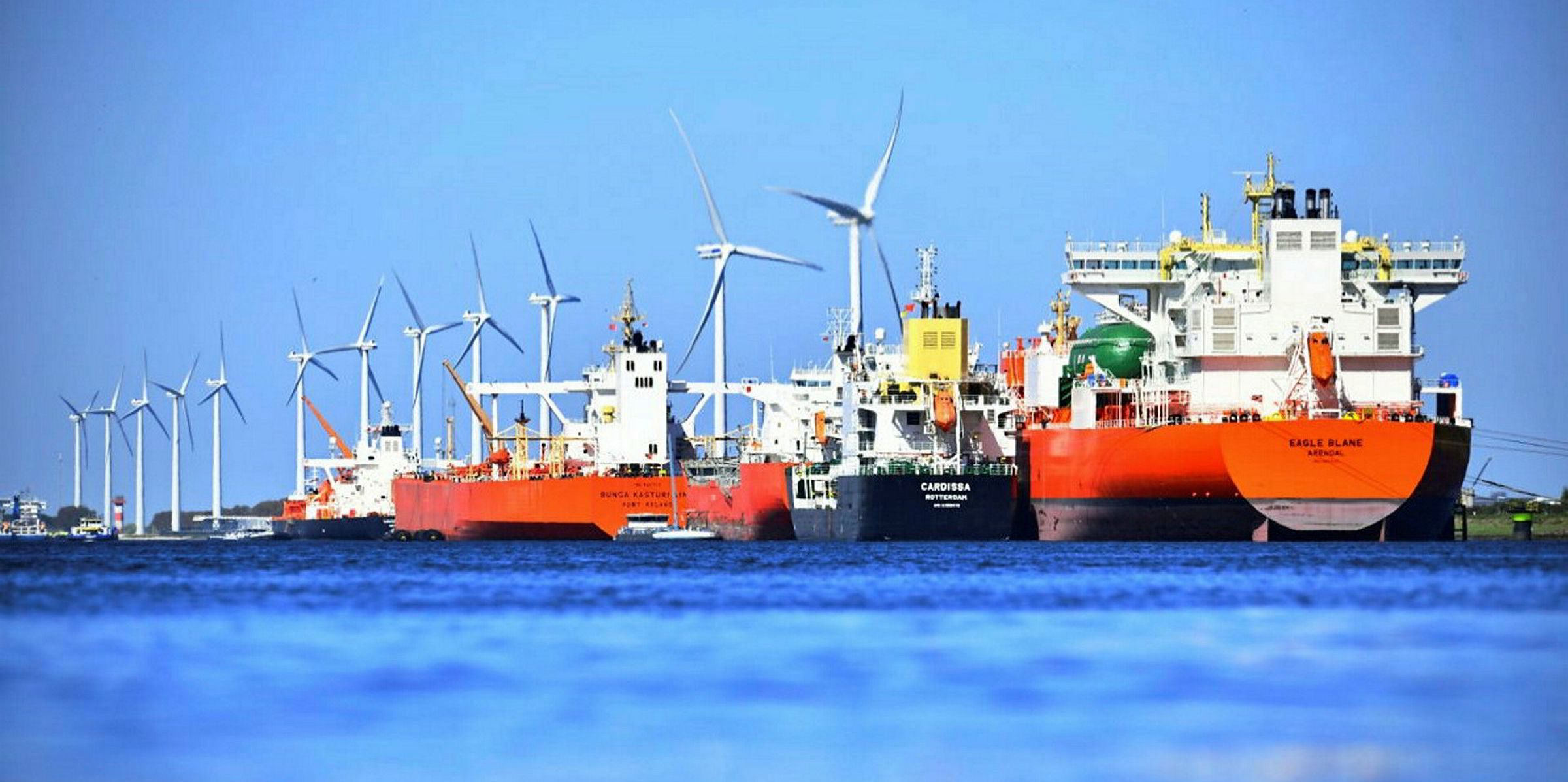 Shell nails two LNG bunkering firsts in Dutch and French ports | TradeWinds