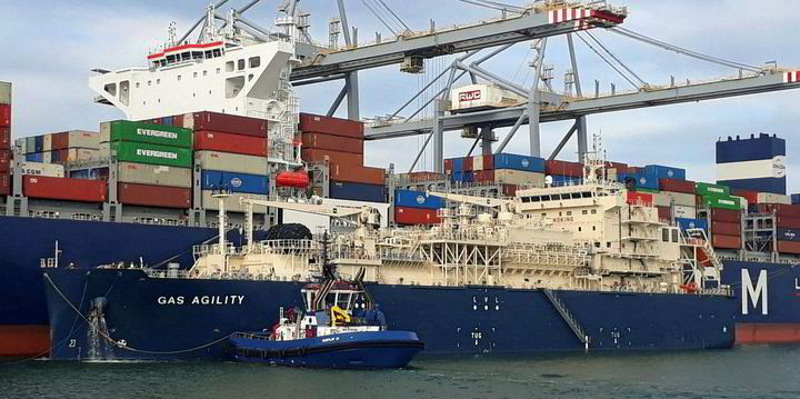 World's largest LNG bunker vessel conducts first operation | TradeWinds