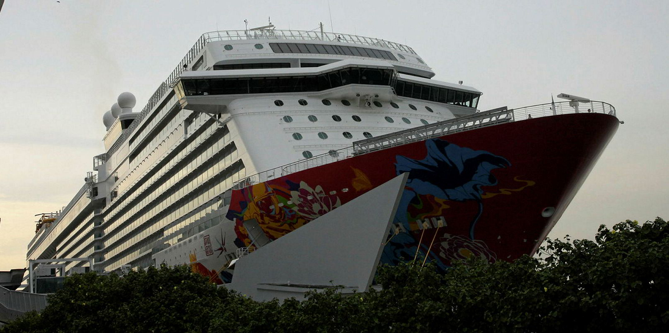 Genting Cruise Lines suspends Singapore cruise operations | TradeWinds