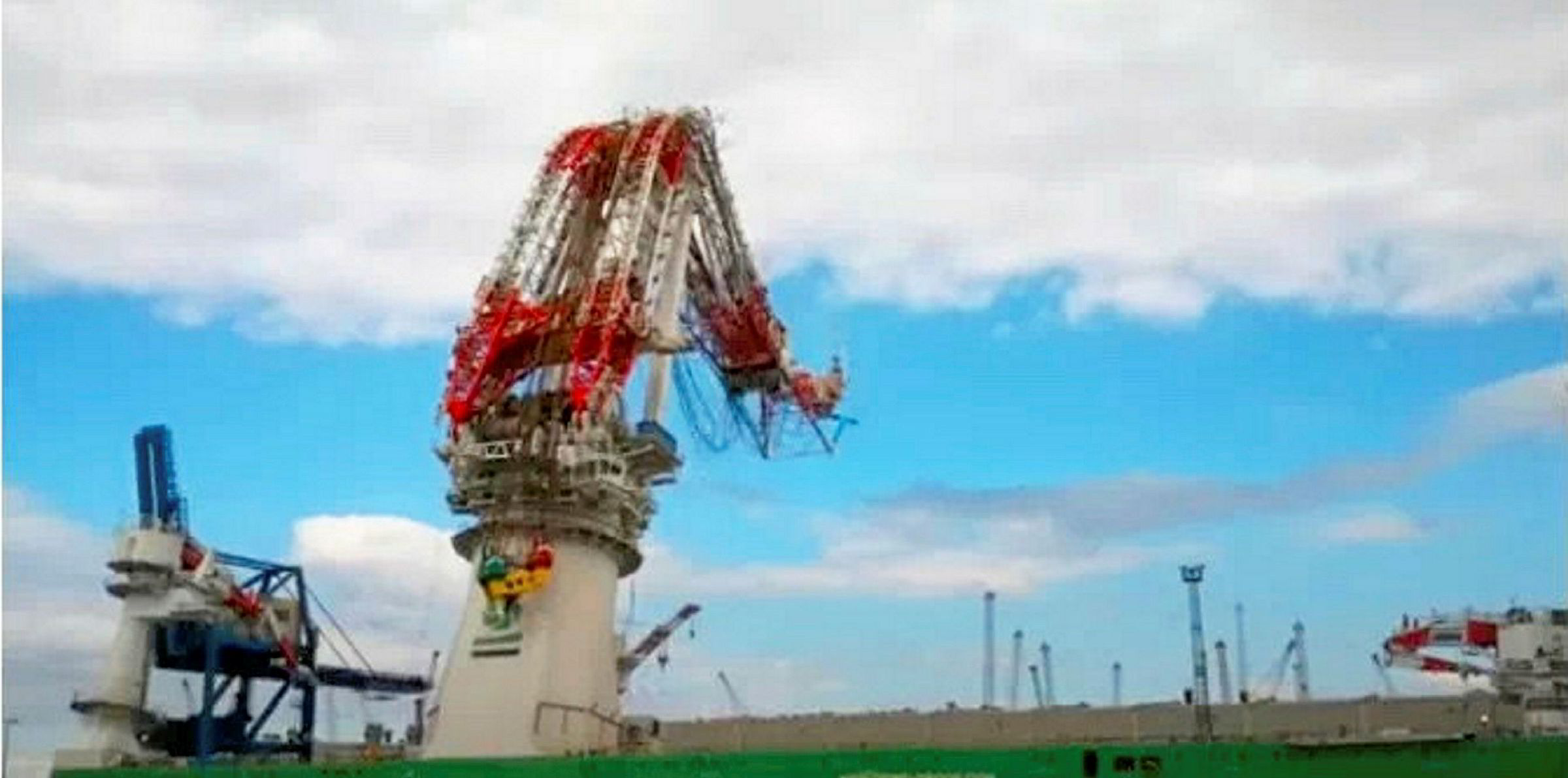 VIDEO: Crane collapses on China-built offshore wind vessel at German ...