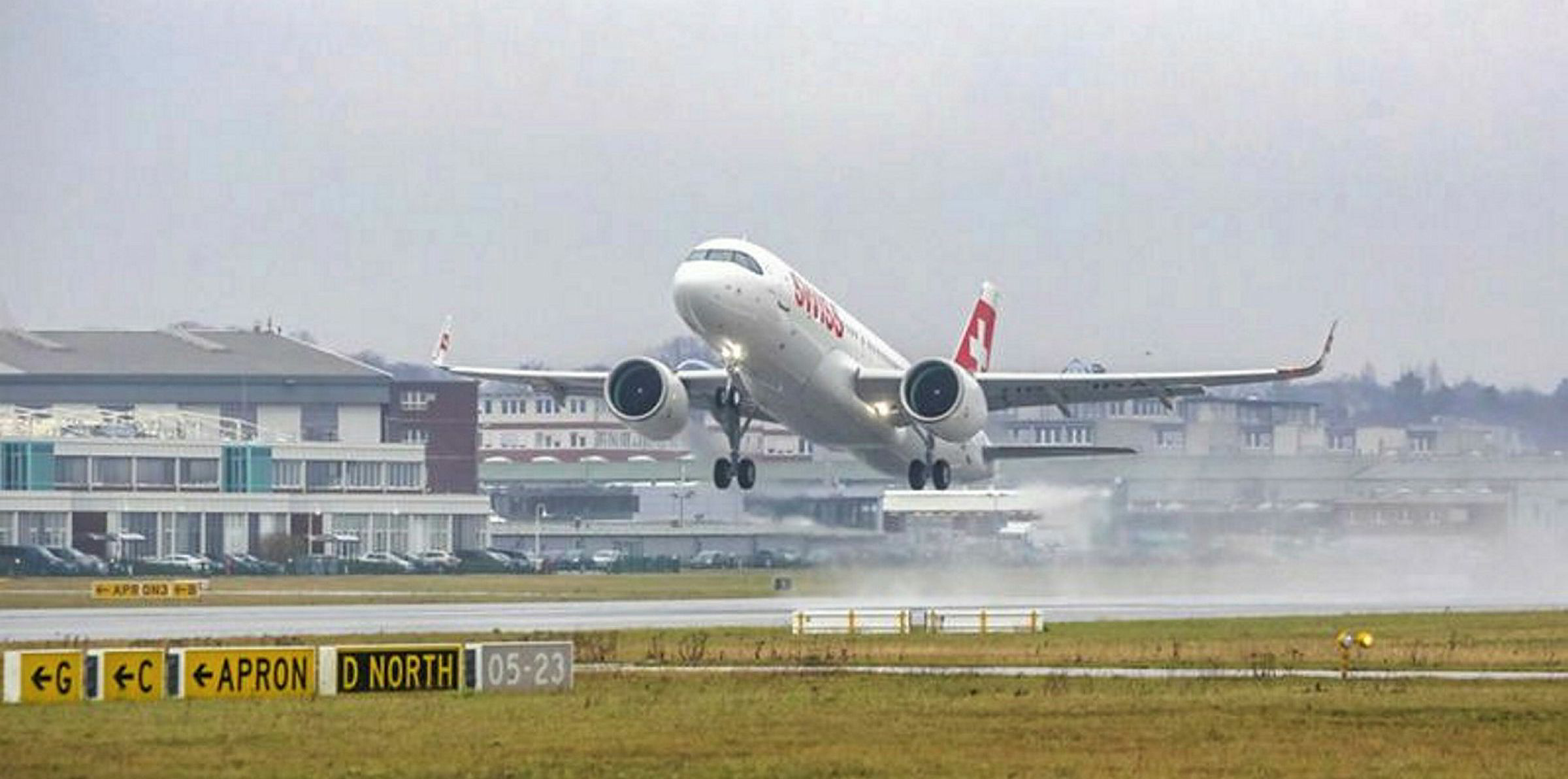 Jet-zero: Airbus sees airliner fuelled by wind and solar hydrogen 'by ...