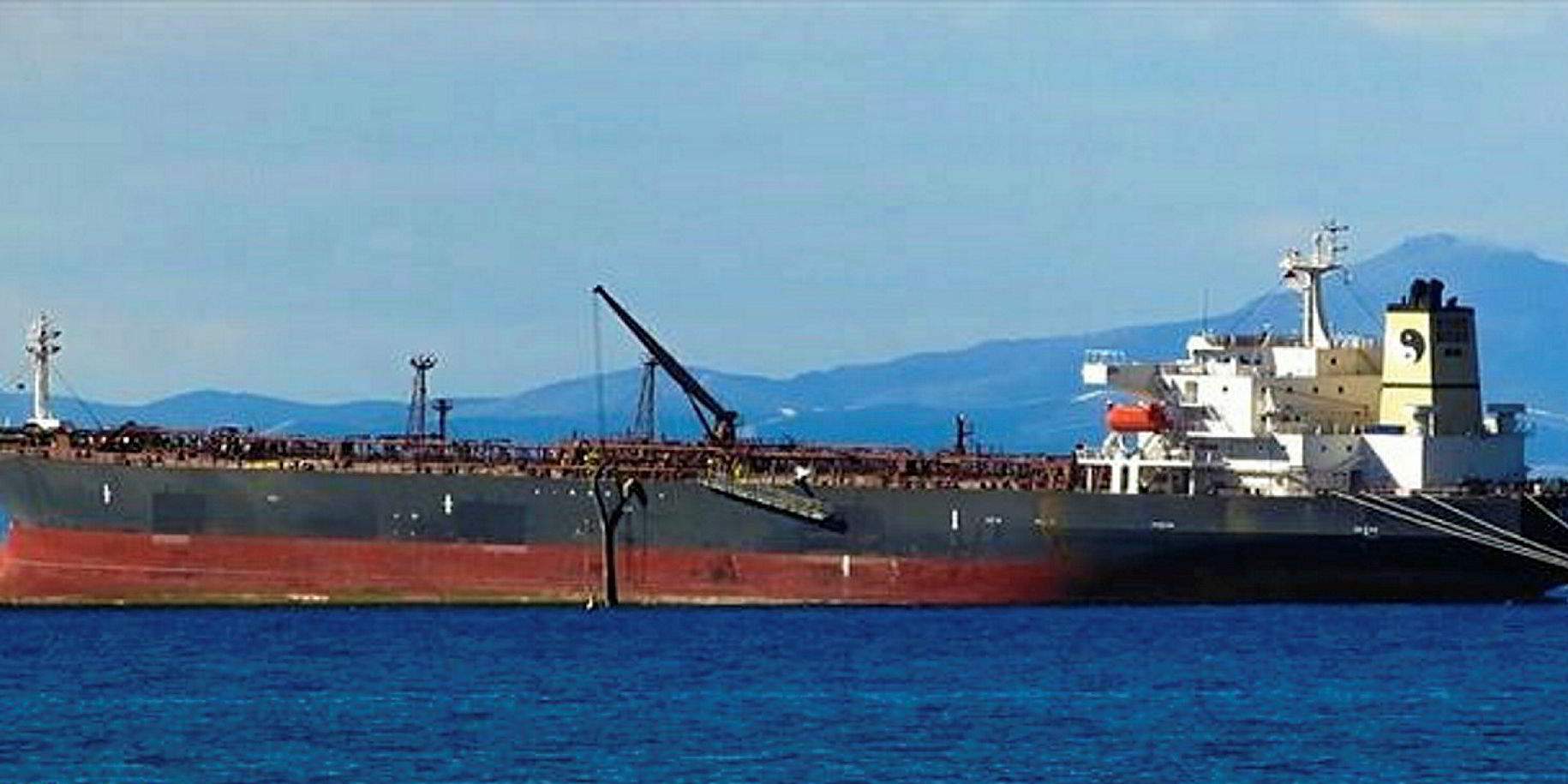 Abandoned 'floating bomb' tanker creates oil spot in Red Sea | TradeWinds