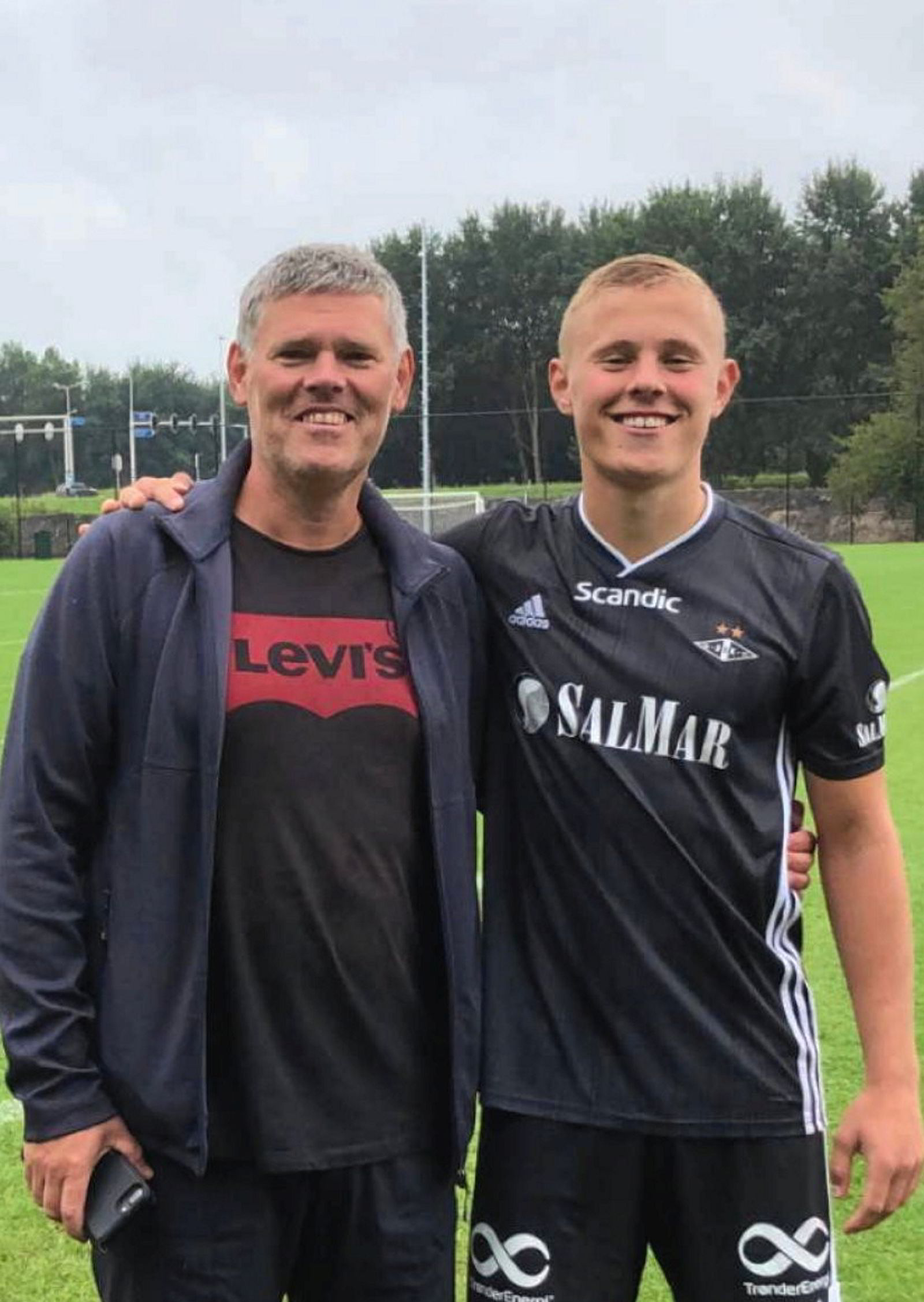 Frode Arntsen sa opp lærerjobben og gikk ned i lønn. Nå leder han ...