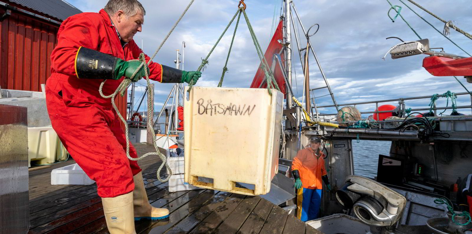 Bli med inn på et fiskemottak av den gamle sorten: – Det er bare her vi ...