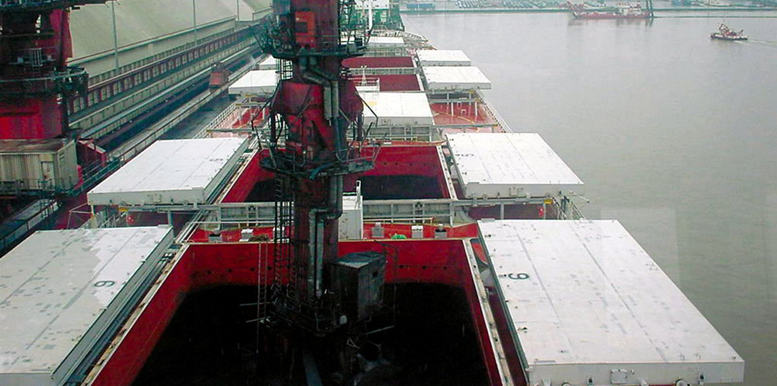 Spot rates for larger bulkers slide as tonnage remains plentiful ...