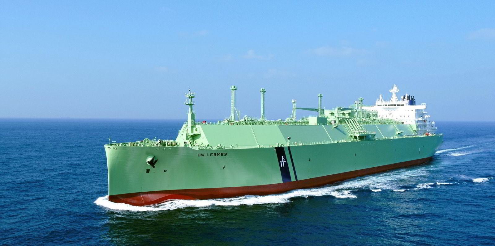 BW LNG carrier grounds in Suez Canal and is struck by TMS Cardiff ...