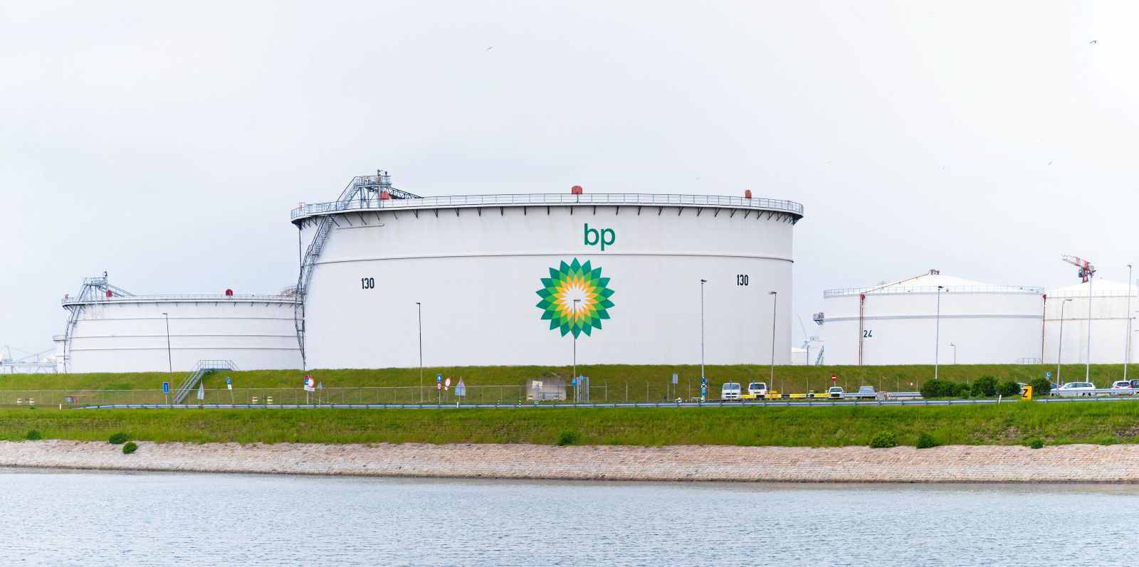 BP flags huge green hydrogen plan as oil giant joins Dutch offshore ...