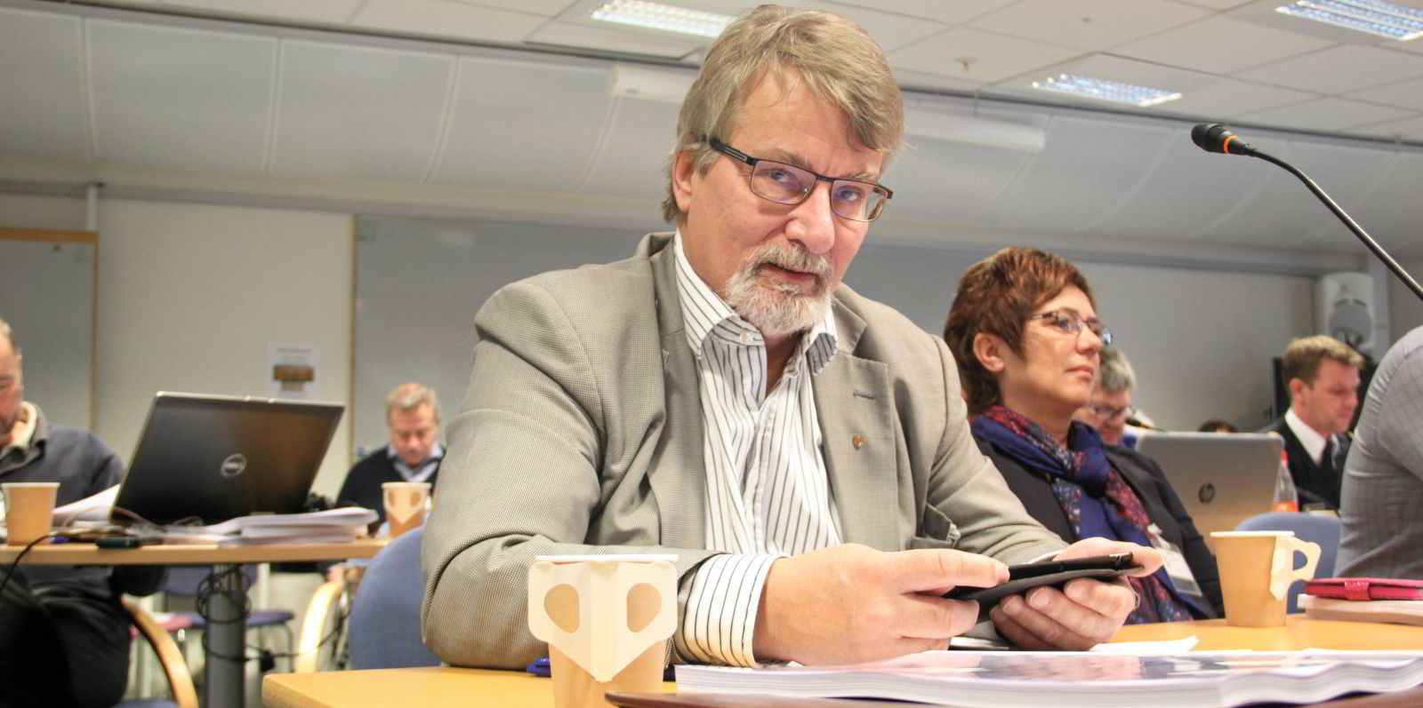 Hvorfor skal jeg bidra til å finansiere ammunisjon for å knekke meg ...