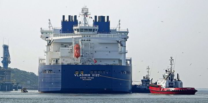 Arc7 LNG carrier heads for Northern Sea Route amid winter ice | TradeWinds