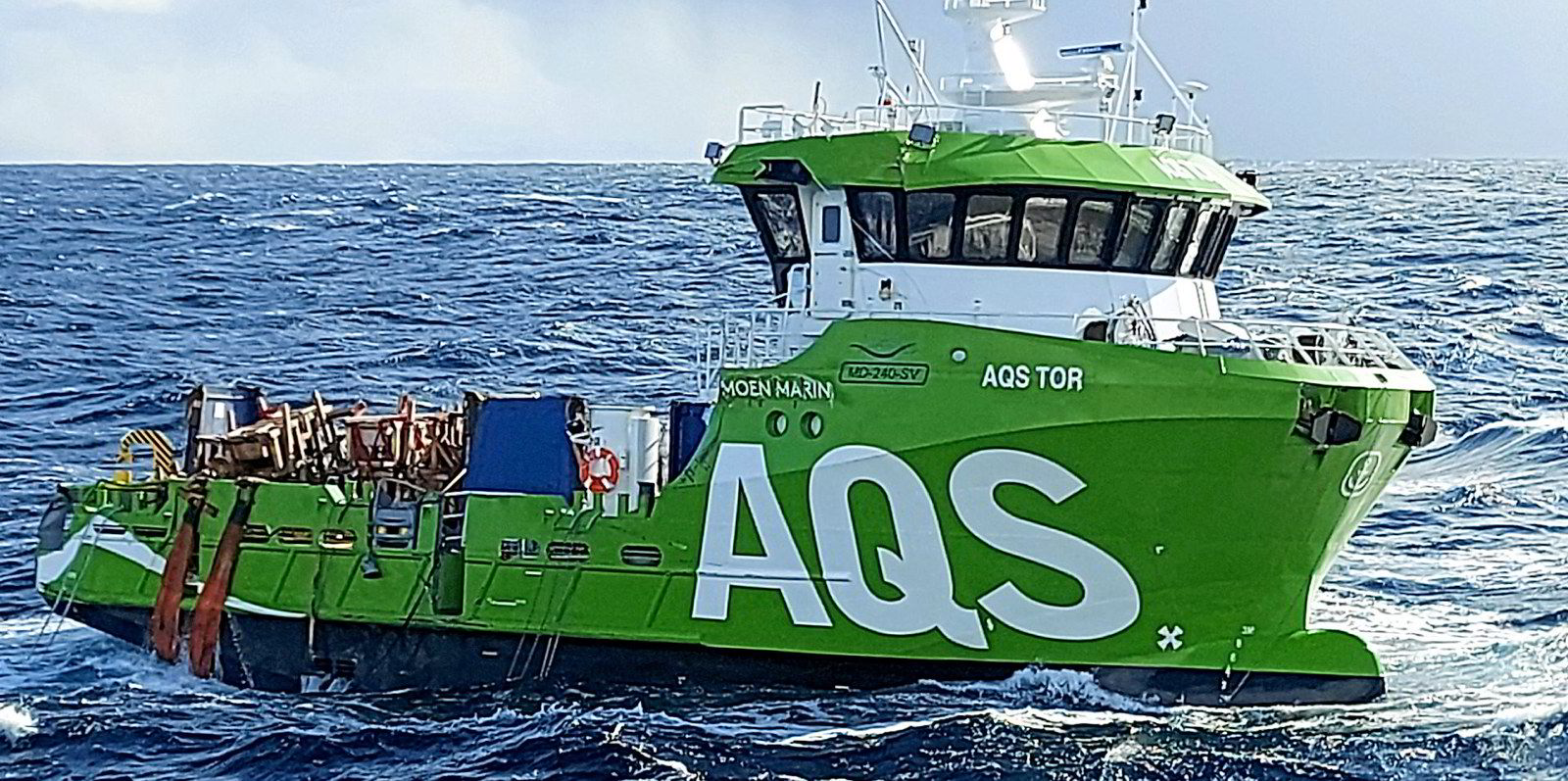 Slik ser «AQS Tor» ut etter fallet fra det nederlandske lasteskipet ...