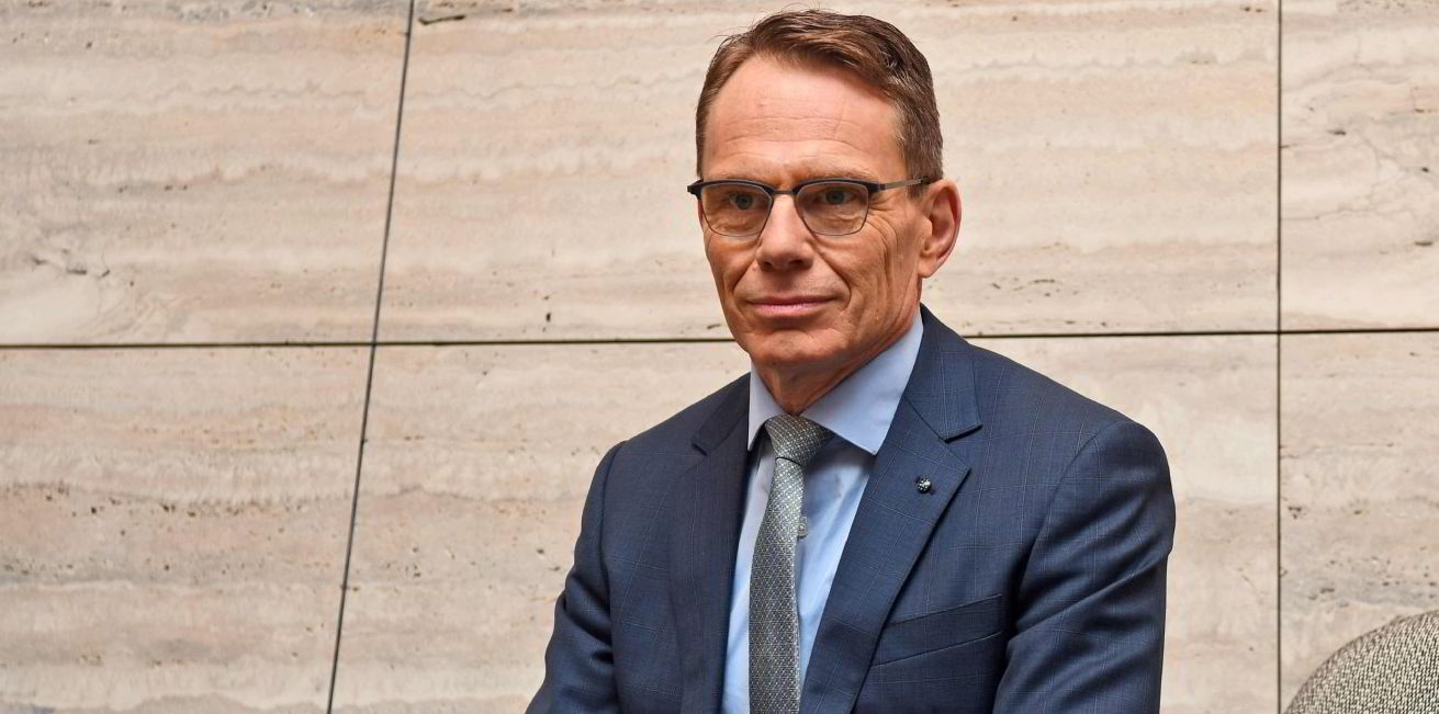 Shell appoints former BHP boss Mackenzie as new chairman, CEO pay falls ...