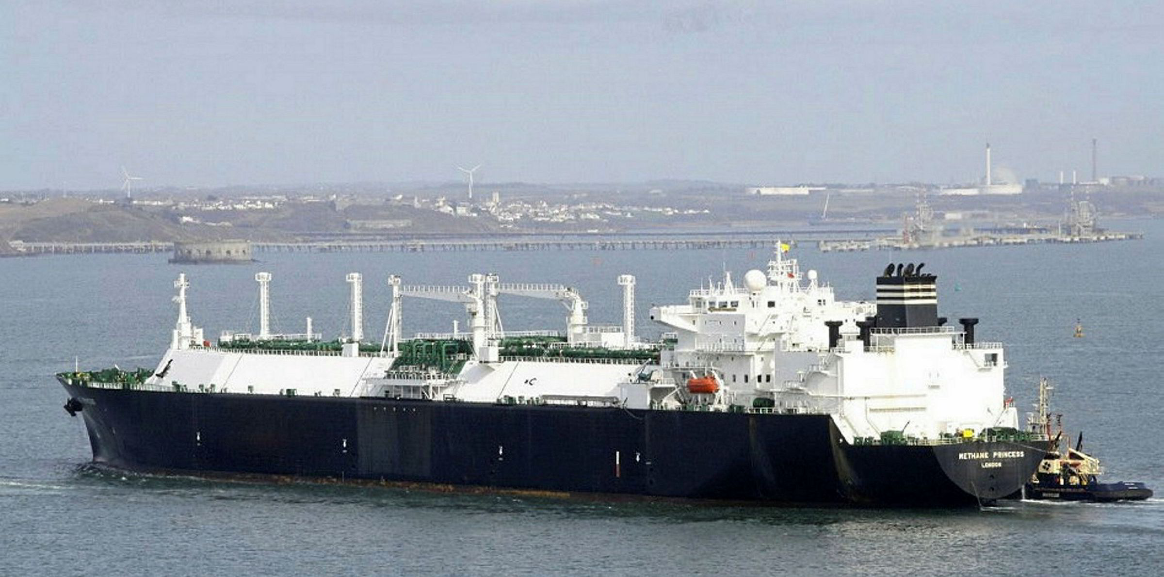Seafarers seized as pirates board Golar LNG carrier and Parakou tanker ...