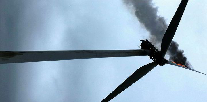 UK wind turbine blaze after 'lightning strike' | Recharge