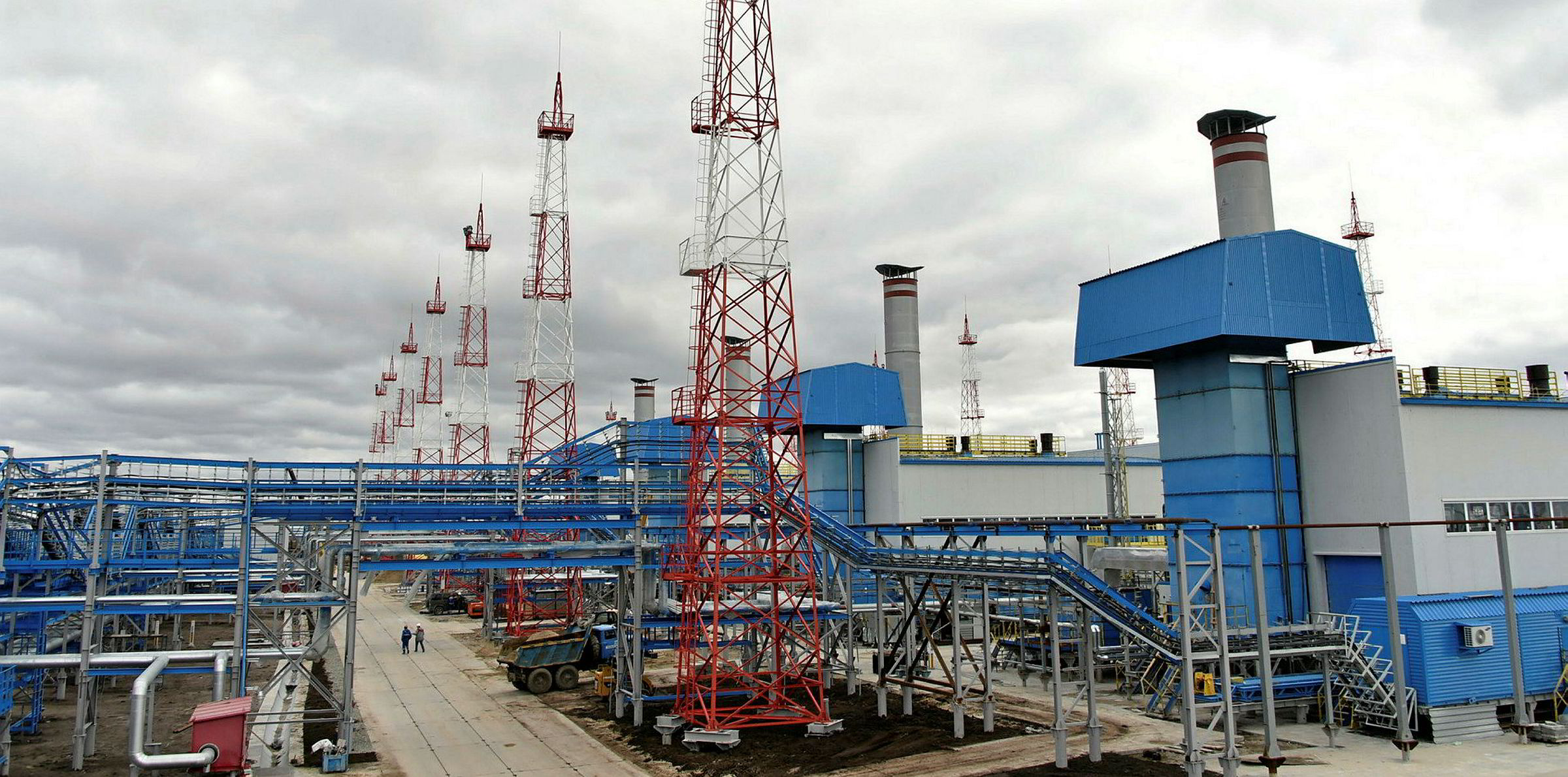 Gazprom Neft kicks off oil production at two gas fields in Russia months ahead of original plan ...