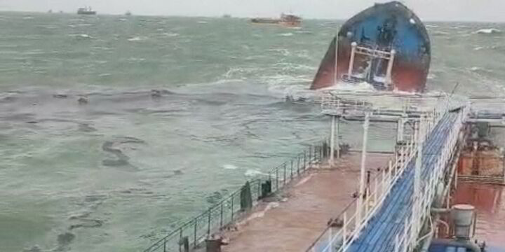 Russian authorities declare state of emergency as oil washes ashore ...